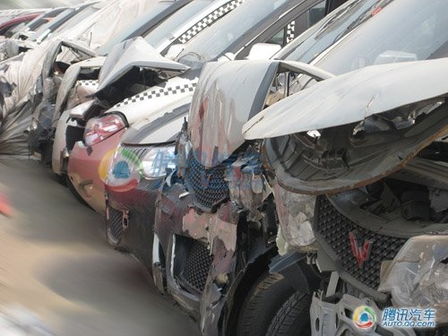 Spy Shots: Wuling MPV