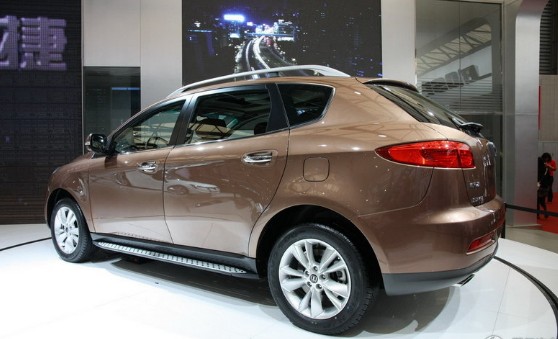 Shanghai Auto Show: Dongfeng-Yulong Luxgen7 SUV