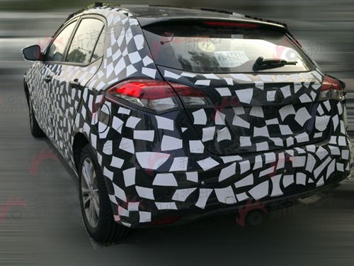 Spy Shots: MG5 testing in China