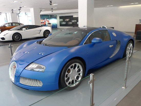 Spotted in China: Bugatti Veyron Bleu Centenaire