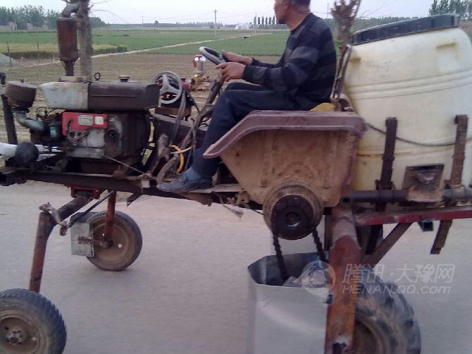 Chinese farmer invents new car