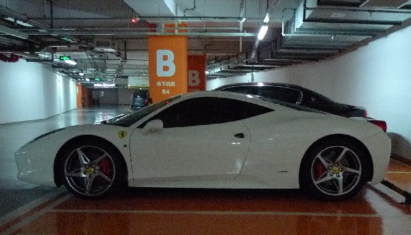 Spotted in China: Ferrari 458 Italia & Maserati Quatroporte