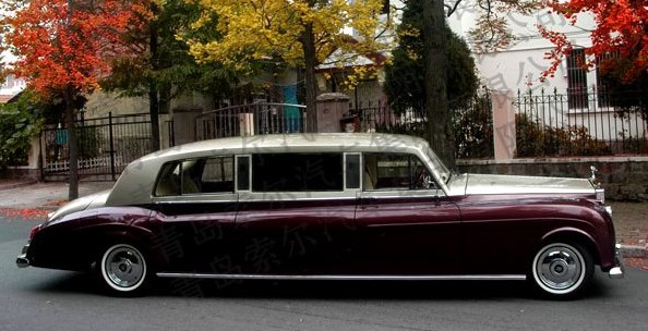 Fake 1961 Rolls Royce Phantom? Soar Automobile from China got one for you!