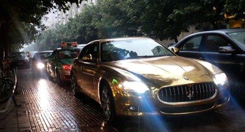 Bling! Maserati Quattroporte in Gold in China