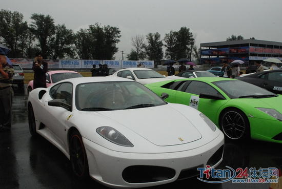 Super Car Club of China meets in Beijing for a ride
