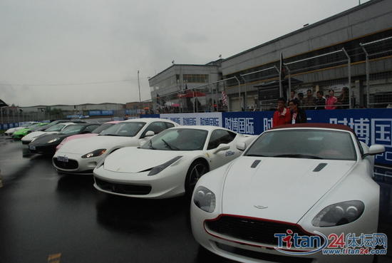 Super Car Club of China meets in Beijing for a ride