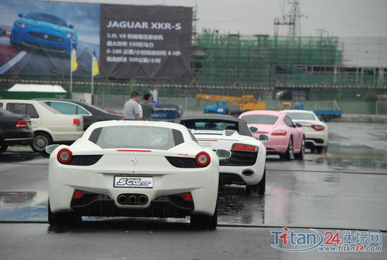 Super Car Club of China meets in Beijing for a ride