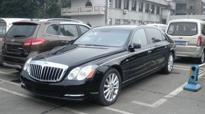 Three Maybach 62S' in one Shot in China