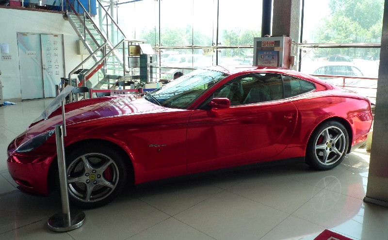 Ferrari 612 Scaglietti in metallic-shiny-red in China
