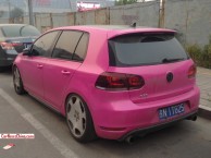 Volkswagen Golf GTI is pink & black and has a License in China