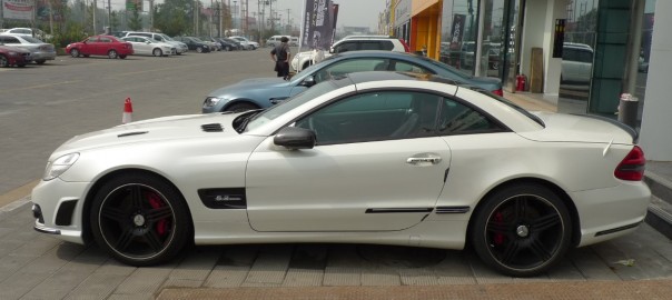Spotted in China: Mercedes-Benz SL63 AMG with a body kit