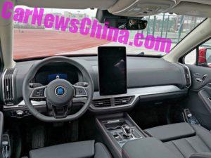 Another Look At The Amazing Touch Screen Of The New BYD Tang