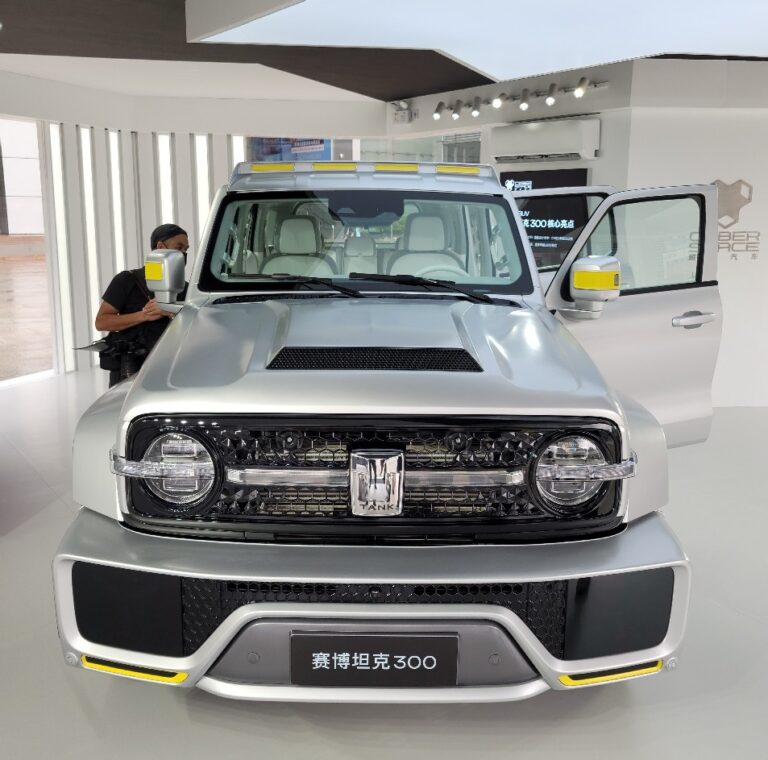 Cybertank 300 Is A Batshit Crazy $47.000 Chinese SUV With 227 HP ...