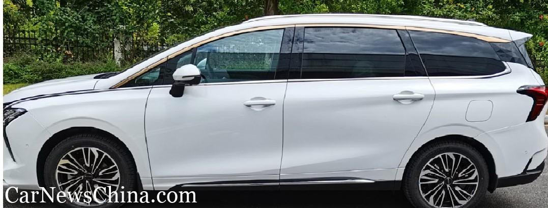 Dongfeng Forthing M4 MPV Is So Pretty It Almost Hurts