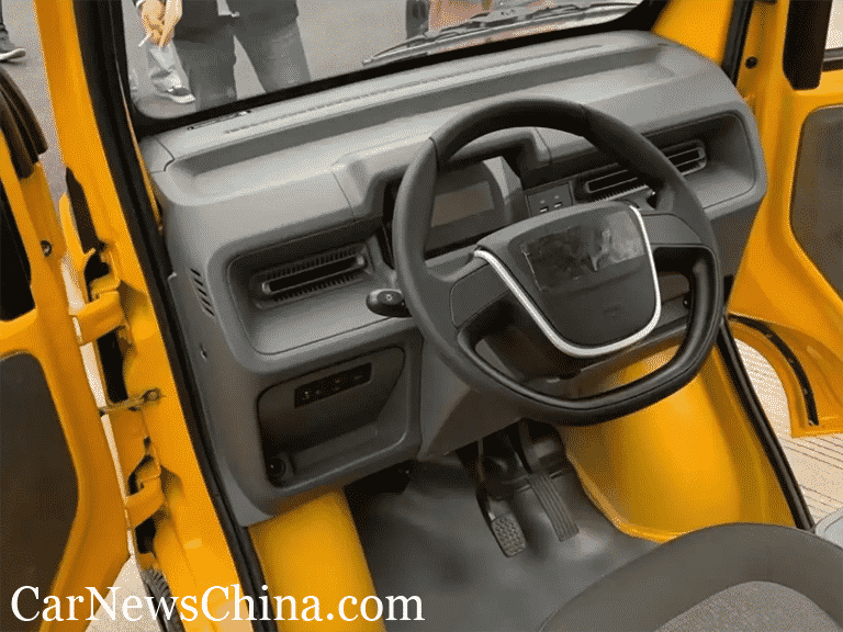 Itsy-bitsy Wuling E10 van spotted