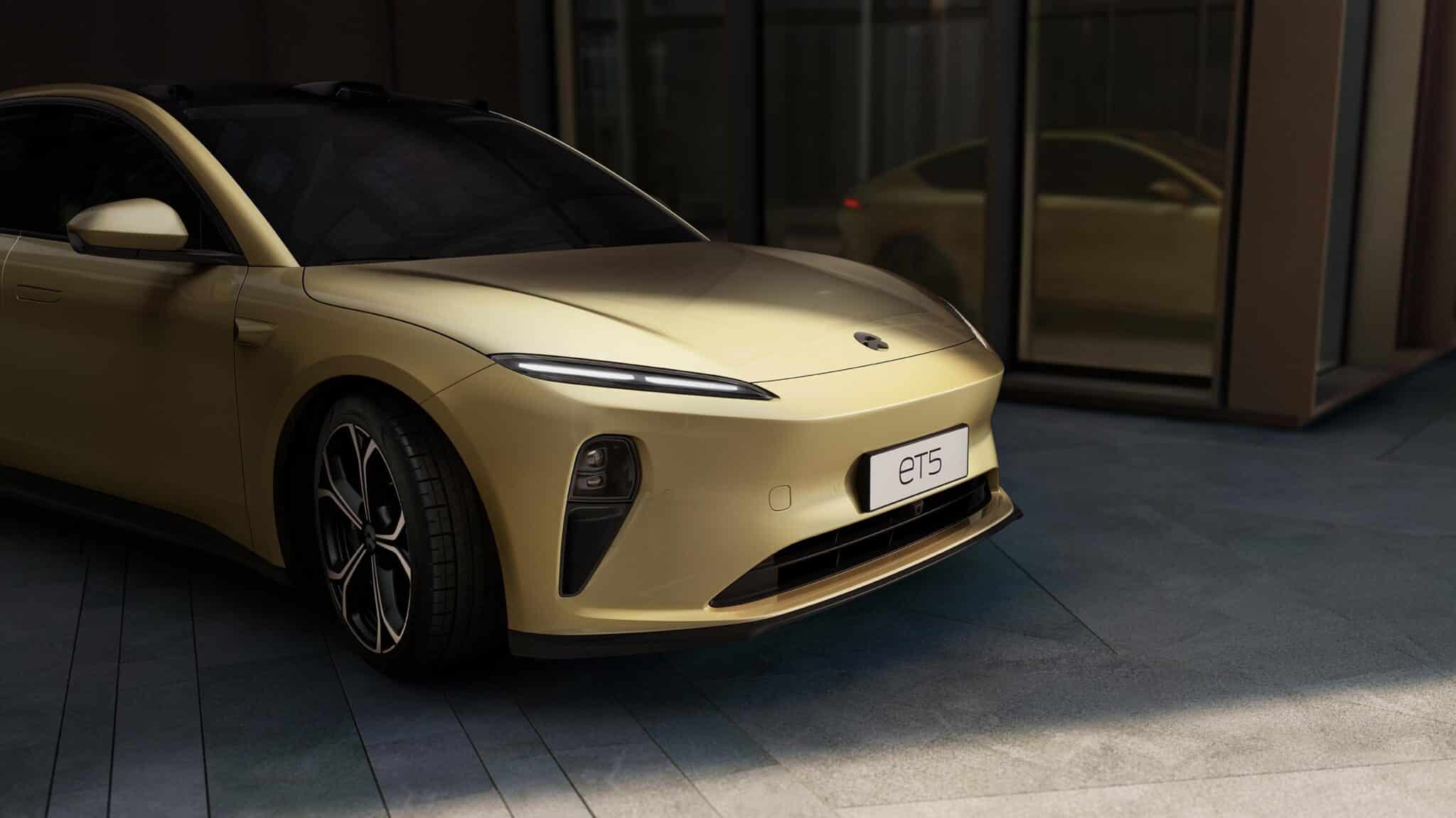 NIO ET5 sedan unveiled