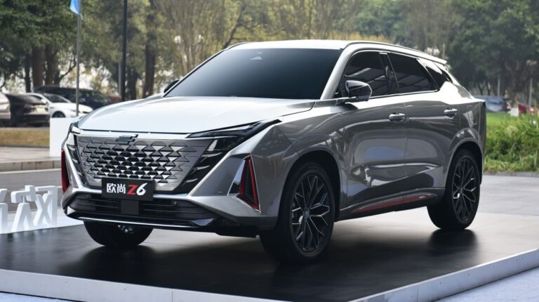 Changan Oshan Z6 Is A New Chinese SUV With A Triple Screen Dashboard