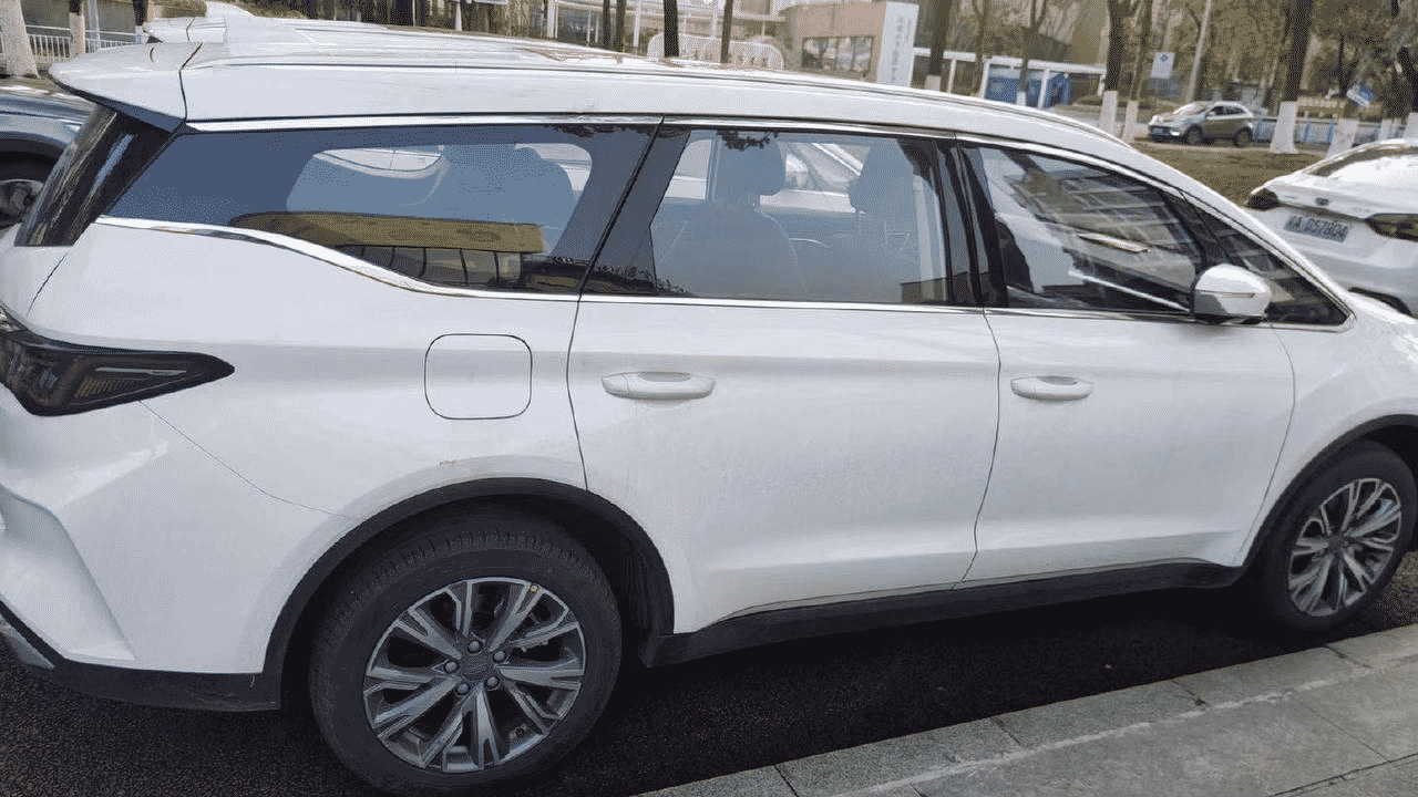Spy Shots: Geely Jiaji Minivan Facelift