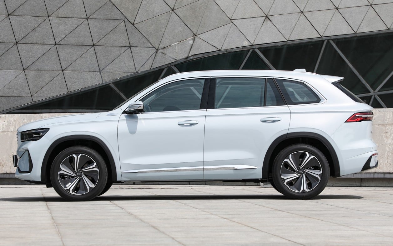 Geely Xingyue L Hi·X HEV Has A 3-Speed Gearbox And 245 HP