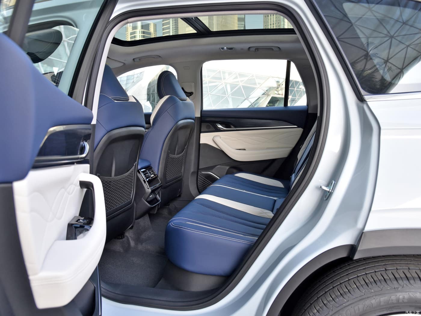 Geely Xingyue L Hi·X HEV Has A 3-Speed Gearbox And 245 HP