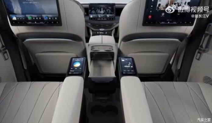 Denza D9 MPV Interior Shots Leaked on Weibo