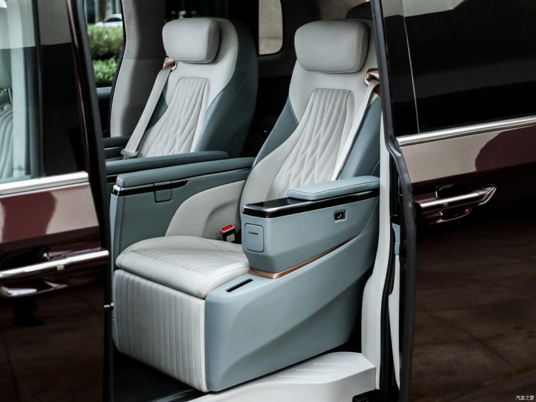 Maxus G90 Luxury MPV Launches in China in April