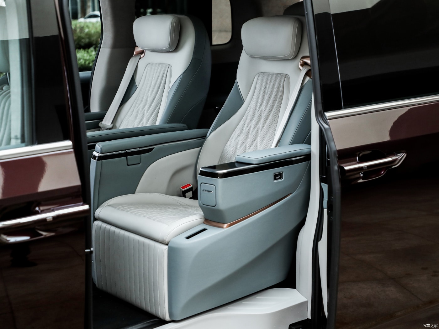 Maxus G90 Luxury MPV Launches in China in April