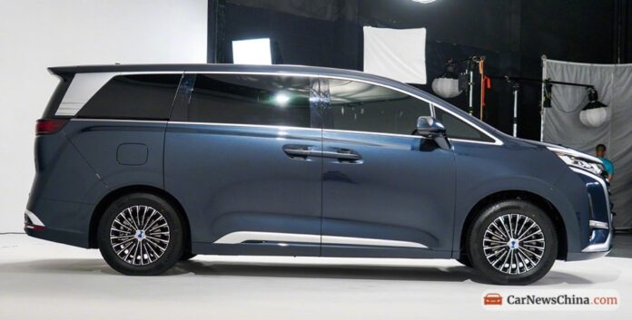 BYD's Denza D9 EV Sells 3,000 Units in Just 30 Minutes in China