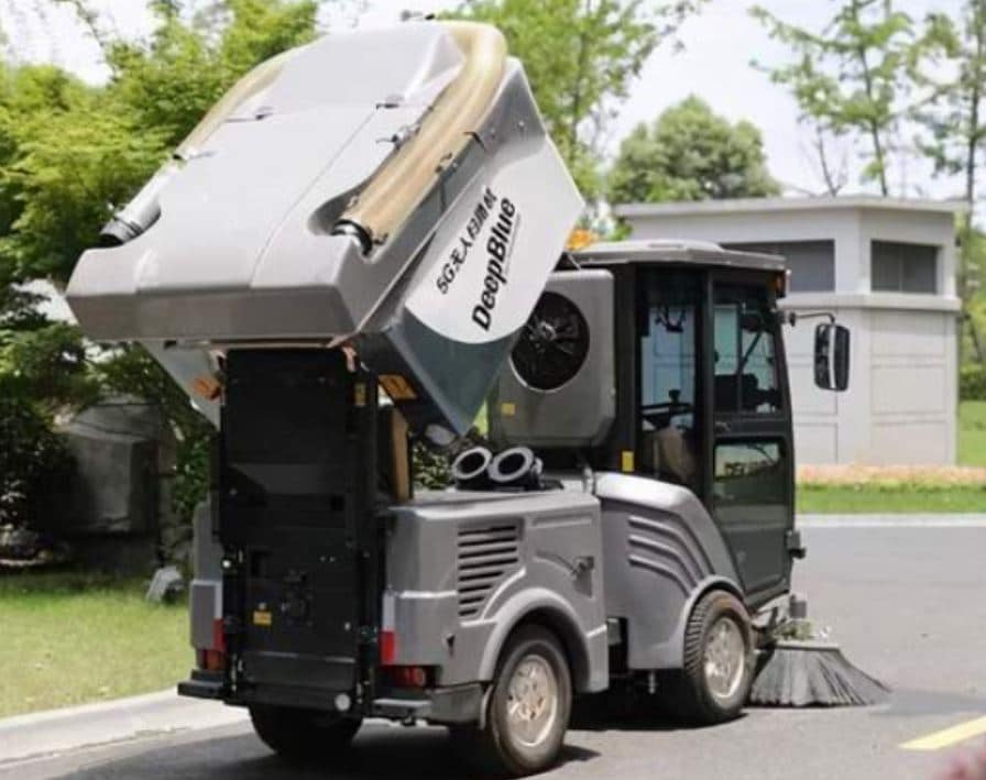 Cute Panda Design Taxi By DeepBlue Technology Revealed In China