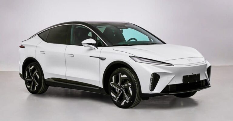 Rising Auto R7 Is Real At The Auto Show With Swappable Battery And 544 HP