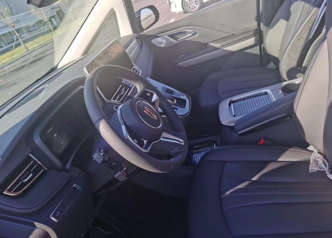 Hongqi HM9 MPV In The Flesh In China