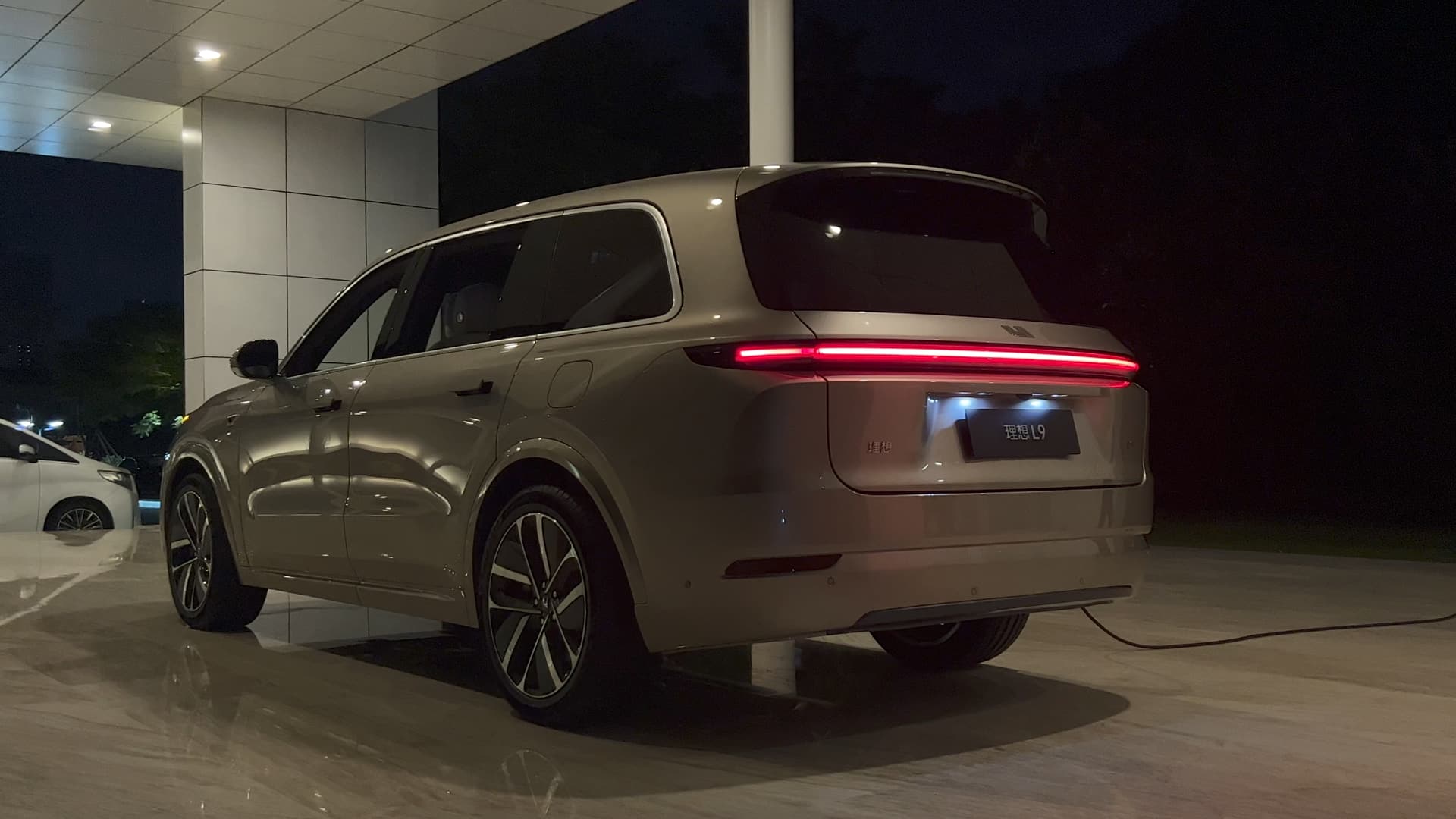 Li Auto L9 Preview - Best Premium Family Car?