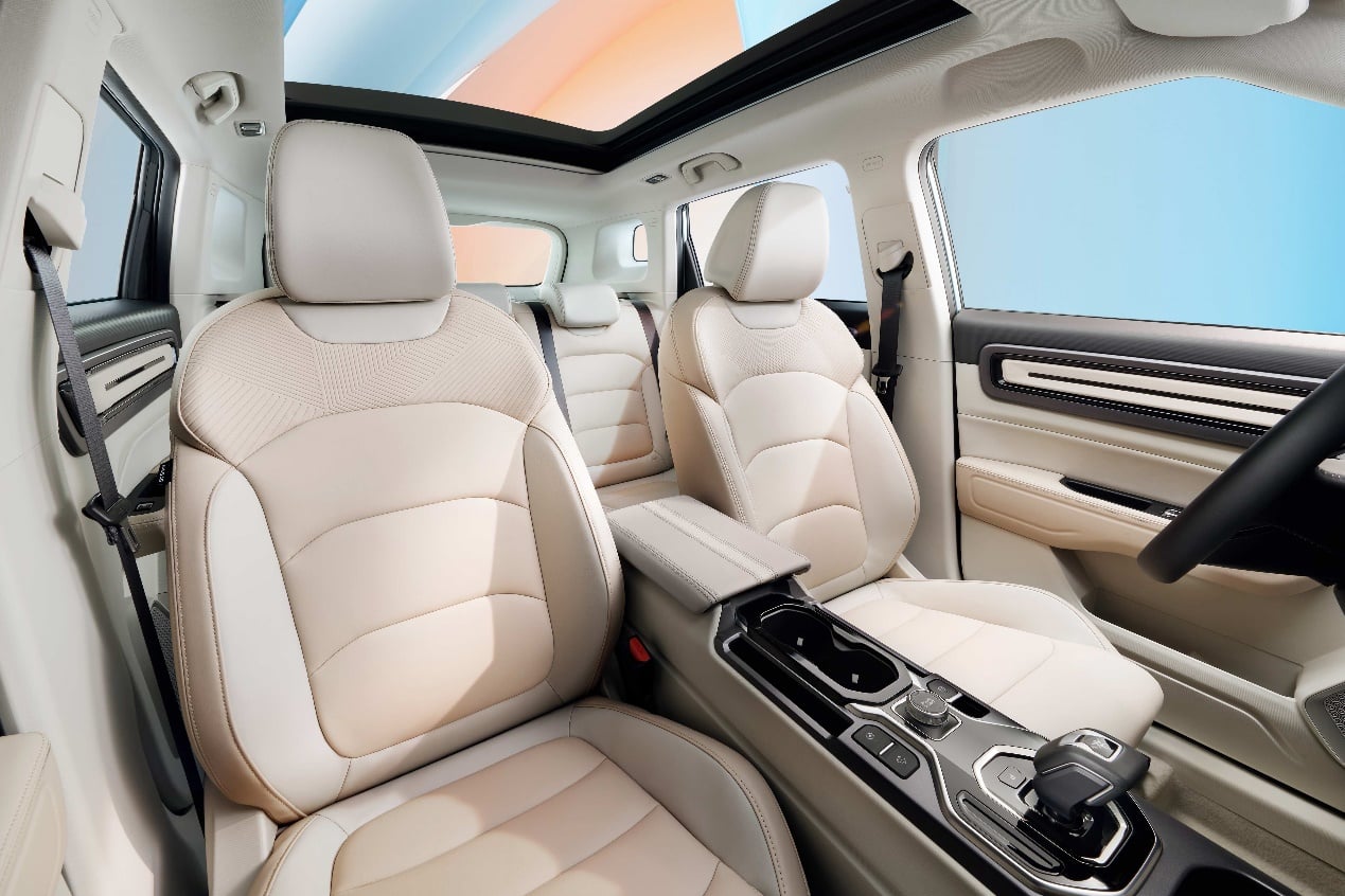 Geely Icon Chocolate Edition Is A Lady-Trendy Crossover From China