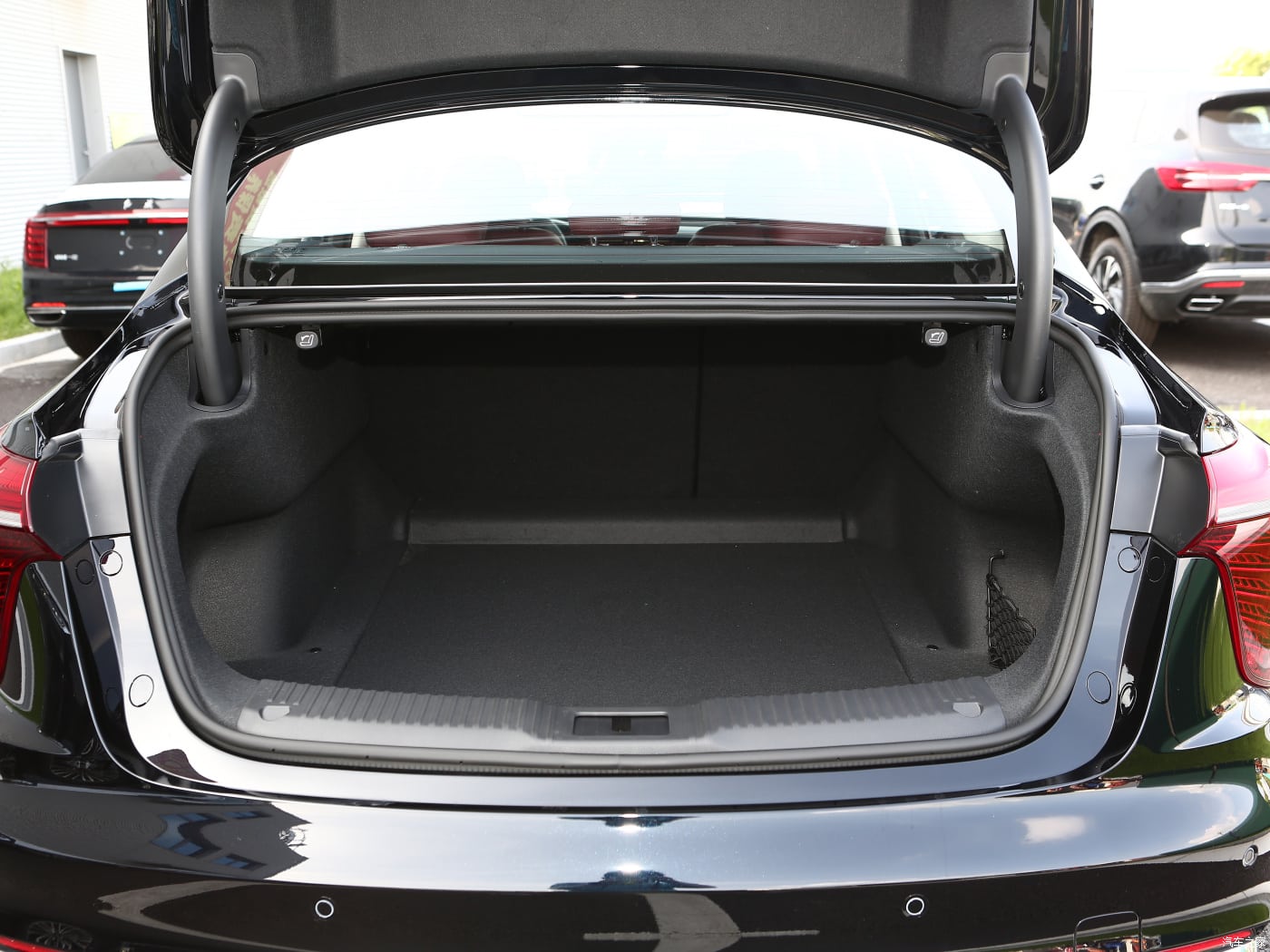 Hongqi H5 Sedan Launched On The Chinese Car Market