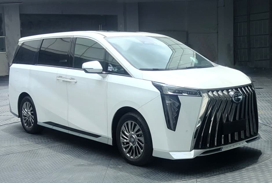 Trumpchi M8 MPV Is The New King Of Chinese Grille Bling