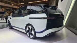 Exclusive First Look: Baidu RT6 Robotaxi L4 Autonomous MPV