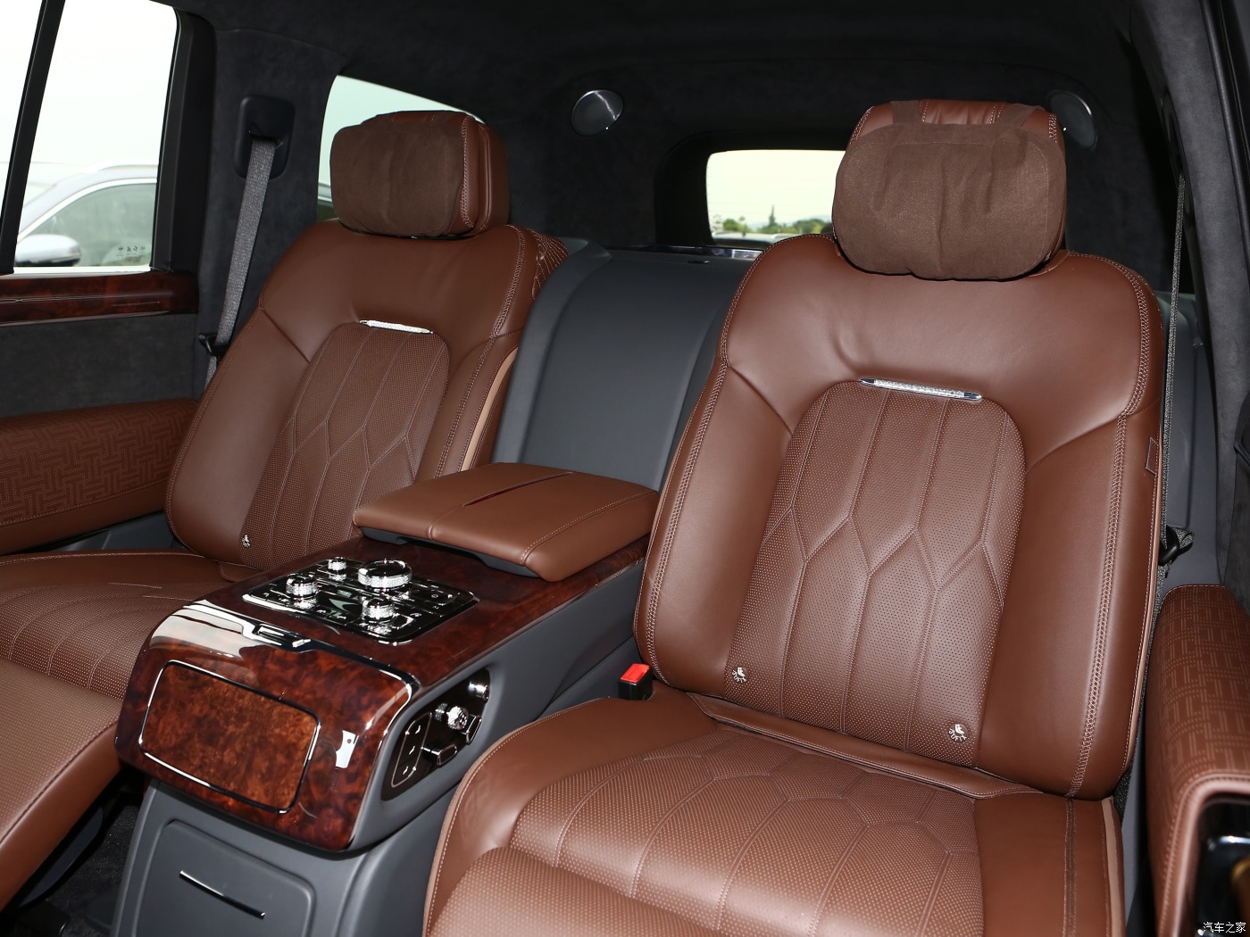 Hongqi LS7 Launched On The Chinese Car Market For 215,700 USD