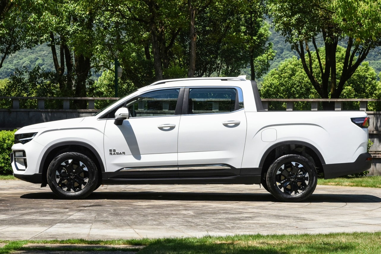 Radar R6 Electric Pickup Truck From All Sides In China