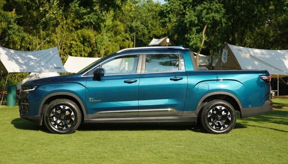 Radar R6 Electric Pickup Truck From All Sides In China