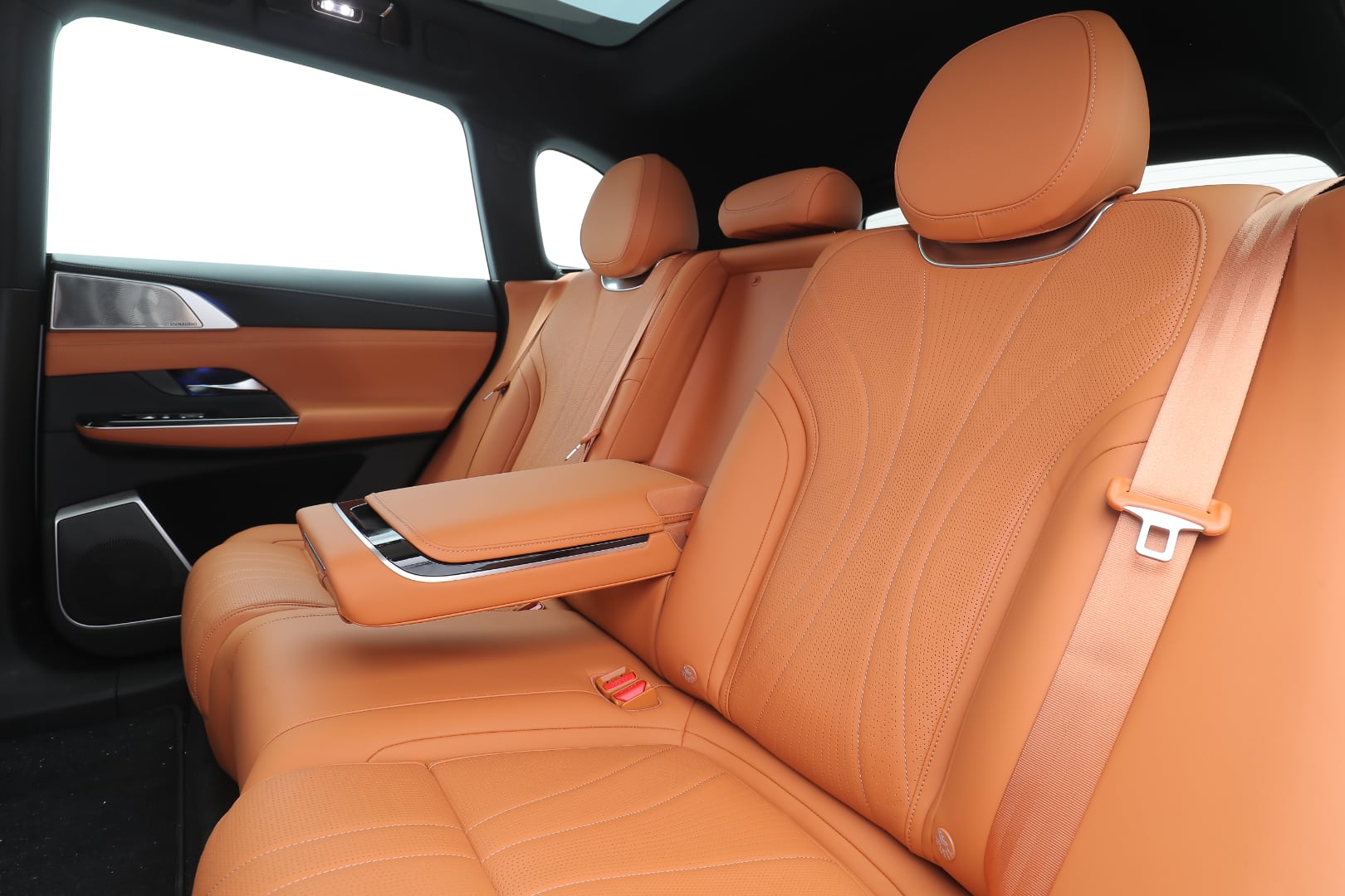 Xpeng G9 - First Look & Review of The Massive Chinese SUV