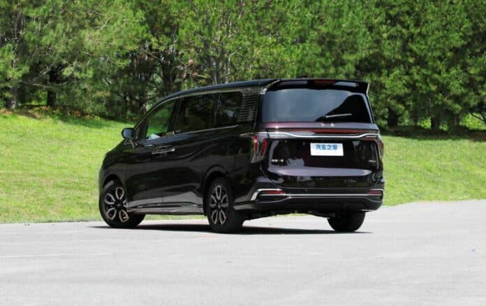 Hongqi HQ9 MPV Launched In China, Price Starts At 50,900 USD