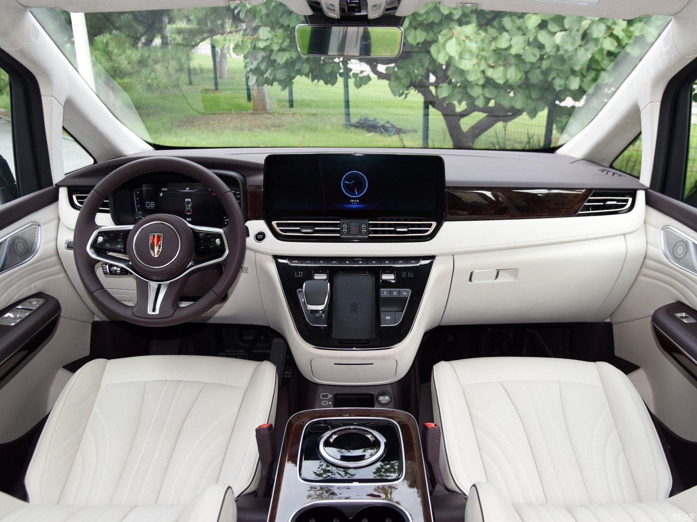 Hongqi HQ9 Is A New Luxury MPV For China