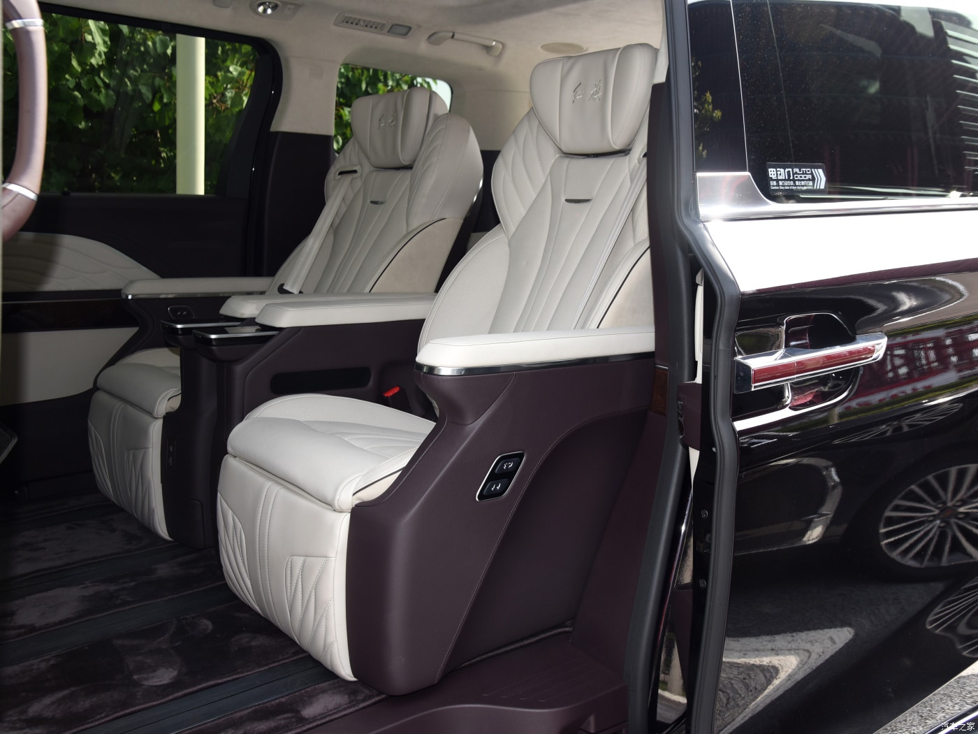 Hongqi HQ9 Is A New Luxury MPV For China
