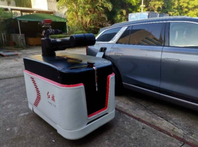 Hongqi Developed An Autonomous Robot Prototype That Can Charge EVs