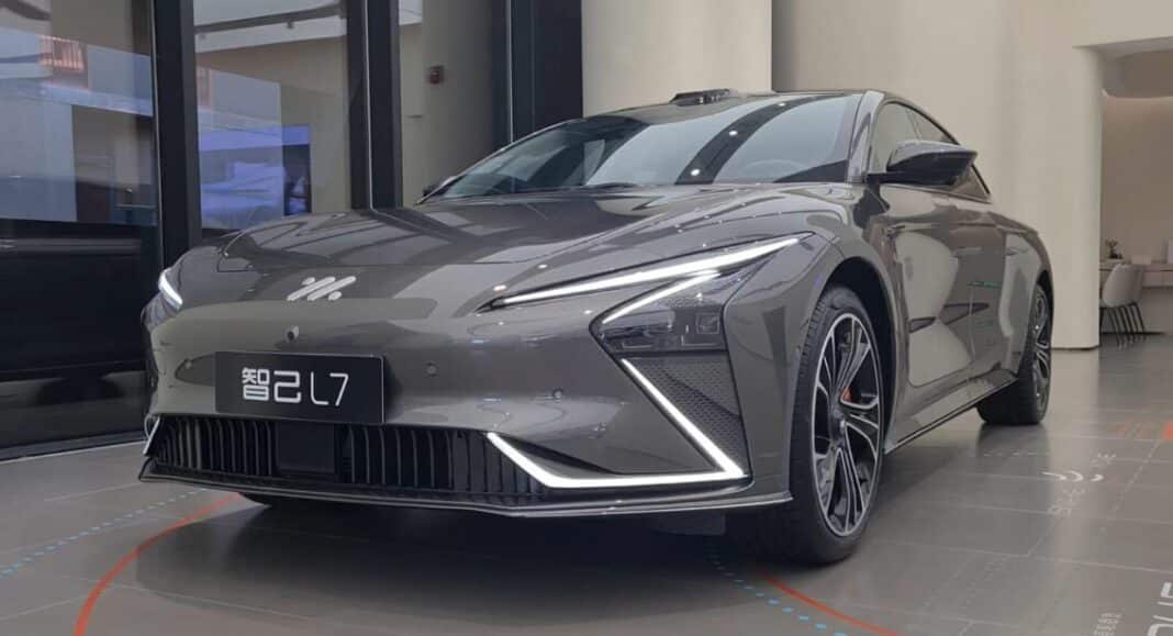 IM L7 Snake Performance Electric Sedan Official Pics