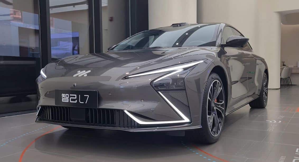 IM L7 Snake Performance Electric Sedan Official Pics