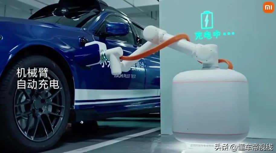 Hongqi Developed An Autonomous Robot Prototype That Can Charge EVs