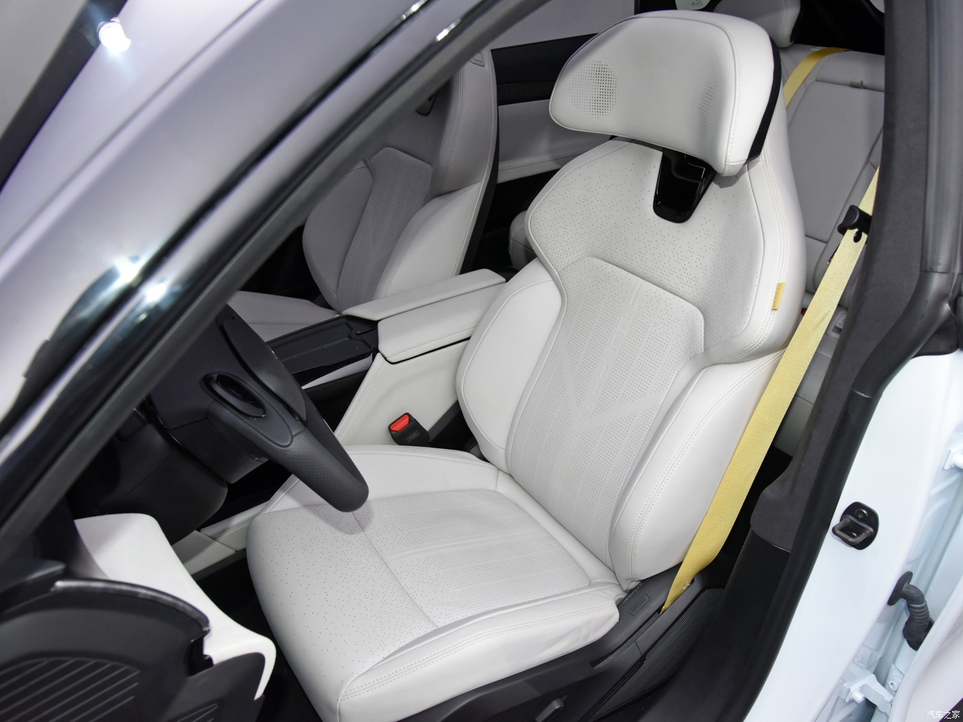 Jidu Robo 1 Lunar Edition Is An Advanced New Chinese EV