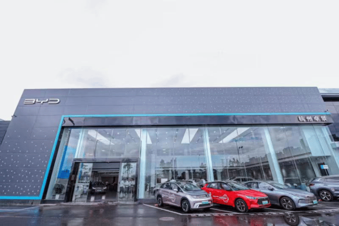 BYD Destroyer 07 PHEV Sedan With Rotatable Screen Spied In China