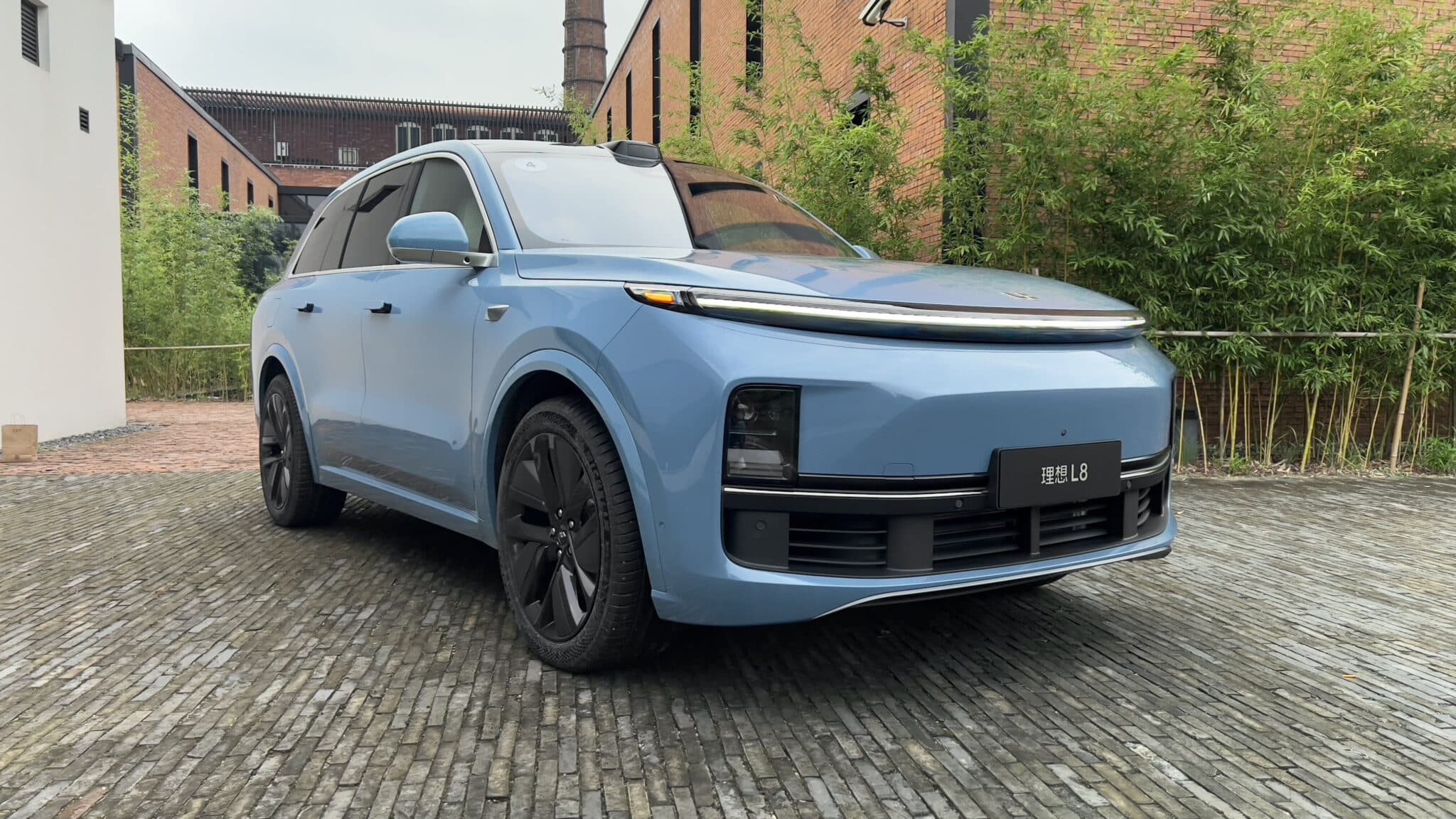 Li Auto L8 review: Will the younger brother of L9 cannibalize its sales?